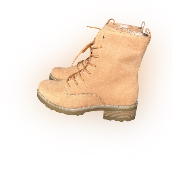 Universal Thread | Shoes | Universal Thread Tan Laceup Boots With ...